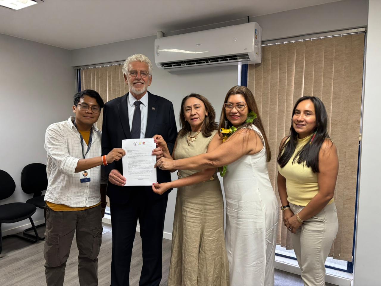 Universidade Indígena: Flacso e FNEEI entregam minuta ao CNE | Flacso ...